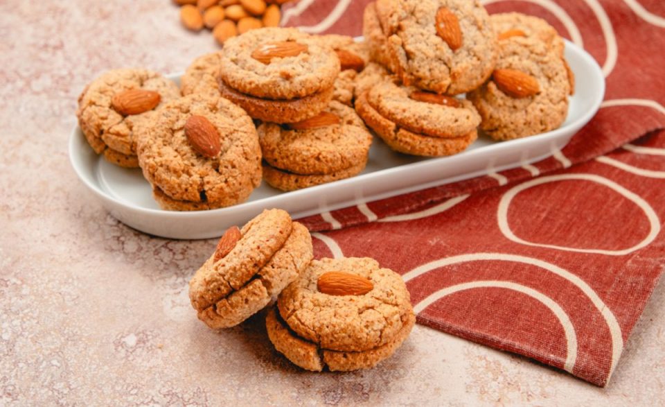 Turkish Almond Cookies: Acıbadem Kurabiyesi - Chef's Pencil